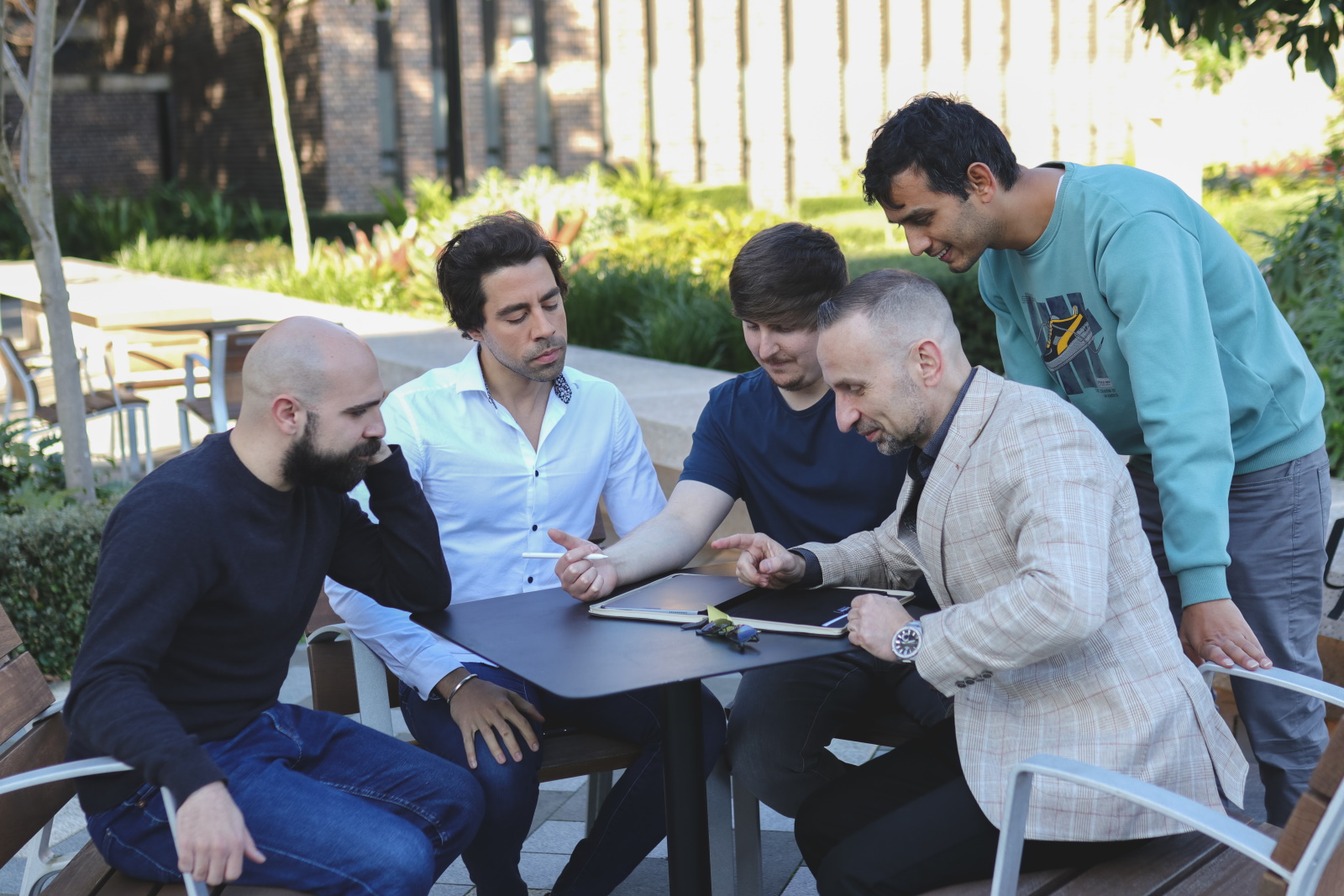 Black holes: the meeting of gravity and quantum physics - Futurum